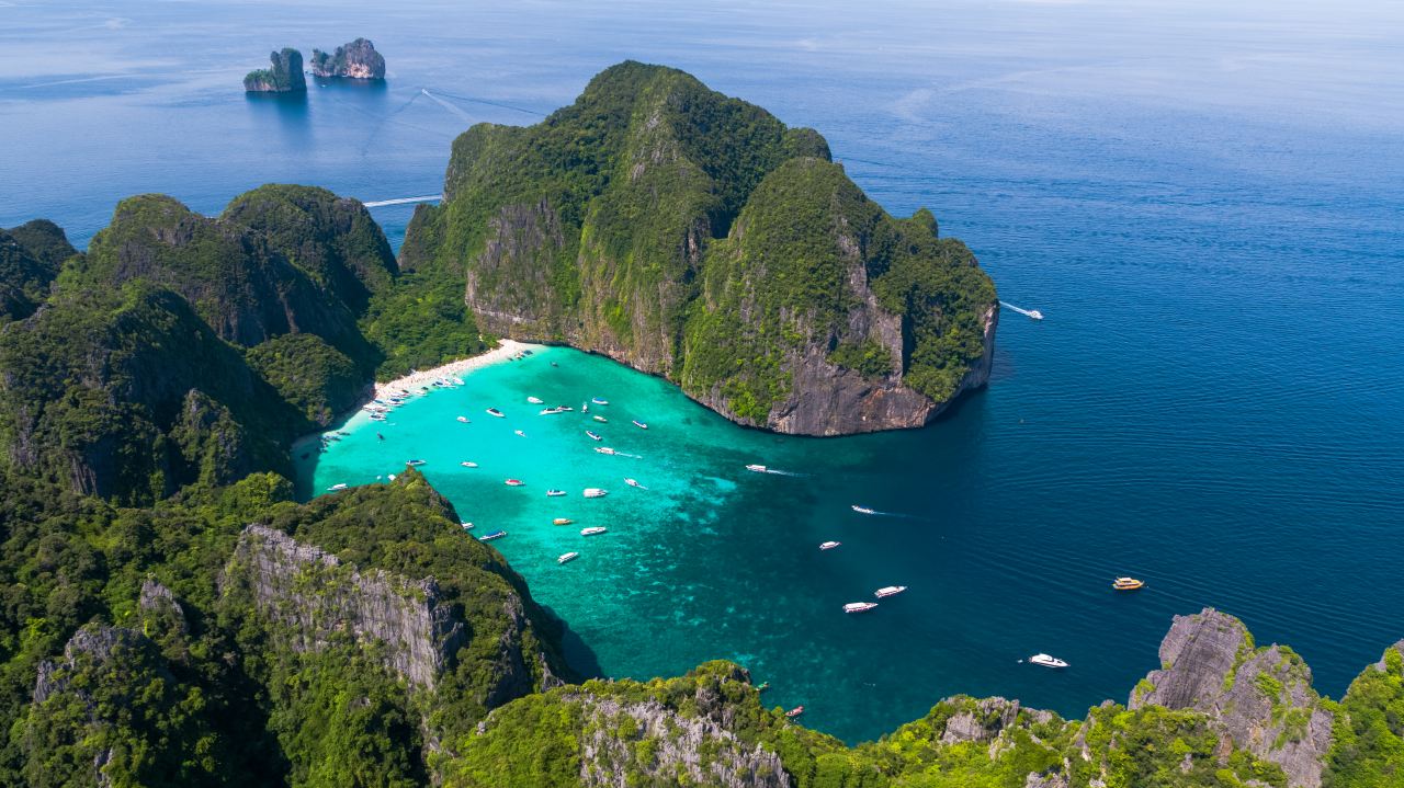 Chiude Maya Bay, la perla delle Phi Phi Islands: addio al paradiso ...